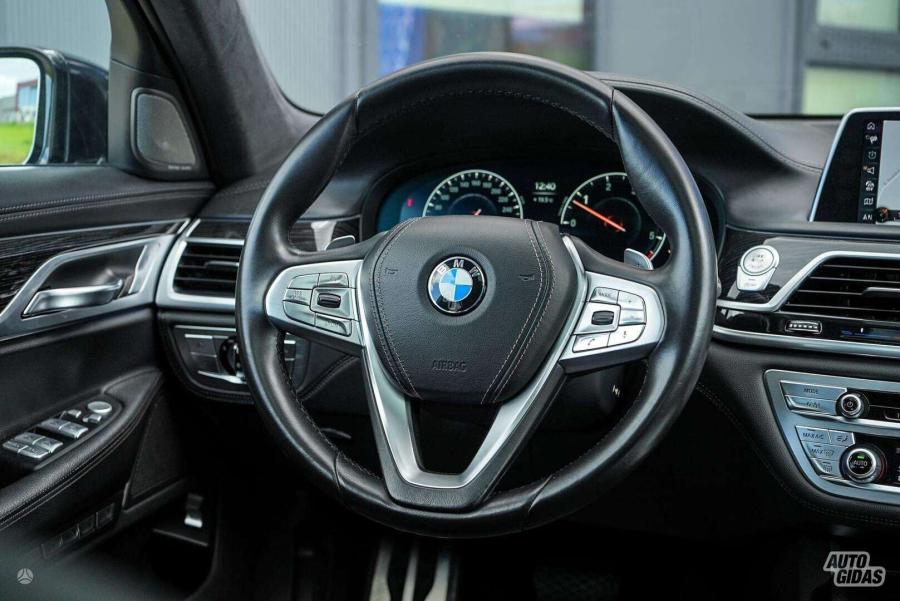 Black BMW 730 2016 in Kaunas, with an engine capacity of 3.00 L and mileage of 287 thousand km for 20950 €, photo 20 on AUTOMOTO.COM.LV