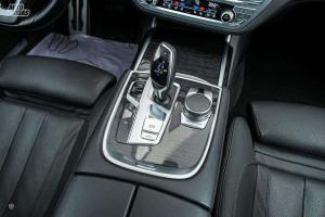 Black BMW 730 2016 in Kaunas, with an engine capacity of 3.00 L and mileage of 287 thousand km for 20950 €, photo 23 on AUTOMOTO.COM.LV