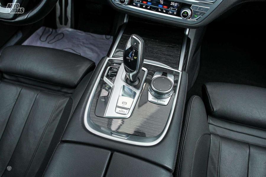 Black BMW 730 2016 in Kaunas, with an engine capacity of 3.00 L and mileage of 287 thousand km for 20950 €, photo 23 on AUTOMOTO.COM.LV
