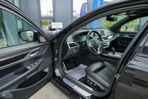 Black BMW 730 2016 in Kaunas, with an engine capacity of 3.00 L and mileage of 287 thousand km for 20950 €, photo 24 on AUTOMOTO.COM.LV