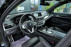 Black BMW 730 2016 in Kaunas, with an engine capacity of 3.00 L and mileage of 287 thousand km for 20950 €, photo 26 on AUTOMOTO.COM.LV