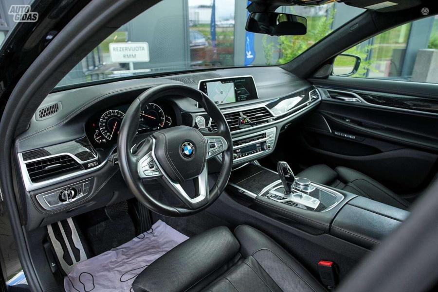 Black BMW 730 2016 in Kaunas, with an engine capacity of 3.00 L and mileage of 287 thousand km for 20950 €, photo 26 on AUTOMOTO.COM.LV