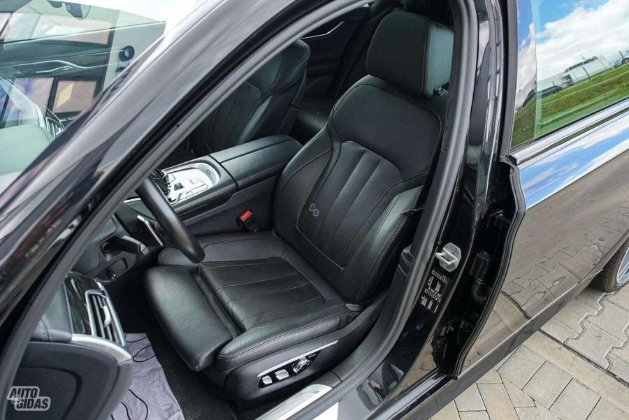 Black BMW 730 2016 in Kaunas, with an engine capacity of 3.00 L and mileage of 287 thousand km for 20950 €, photo 27 on AUTOMOTO.COM.LV
