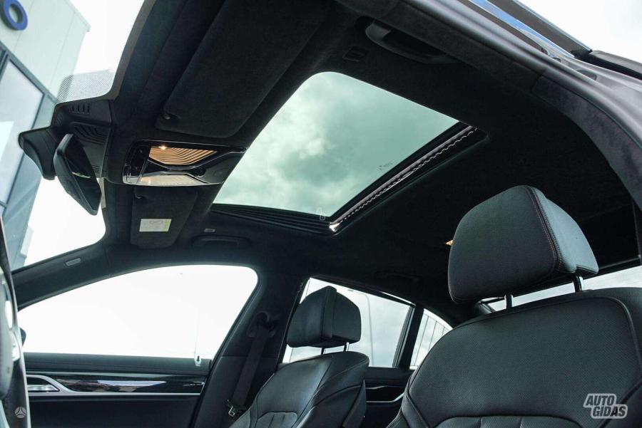 Black BMW 730 2016 in Kaunas, with an engine capacity of 3.00 L and mileage of 287 thousand km for 20950 €, photo 28 on AUTOMOTO.COM.LV