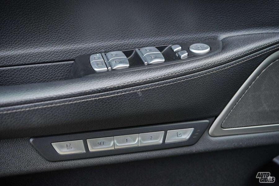 Black BMW 730 2016 in Kaunas, with an engine capacity of 3.00 L and mileage of 287 thousand km for 20950 €, photo 34 on AUTOMOTO.COM.LV