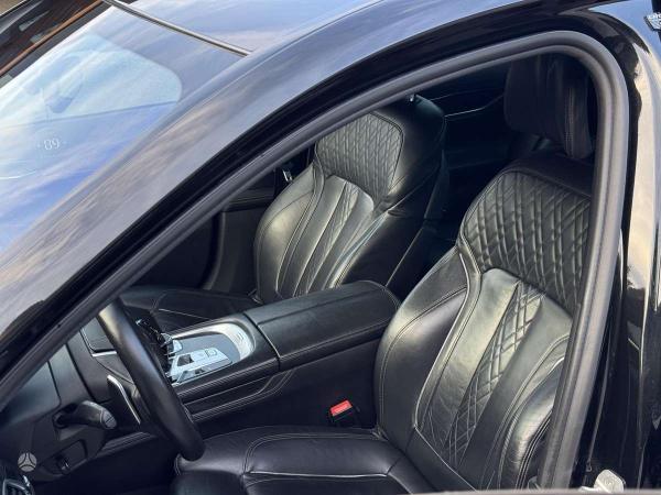 Black BMW 730 2016 in Vilnius, with an engine capacity of 2.99 L and mileage of 267 thousand km for 23900 €, photo 9 on AUTOMOTO.COM.LV