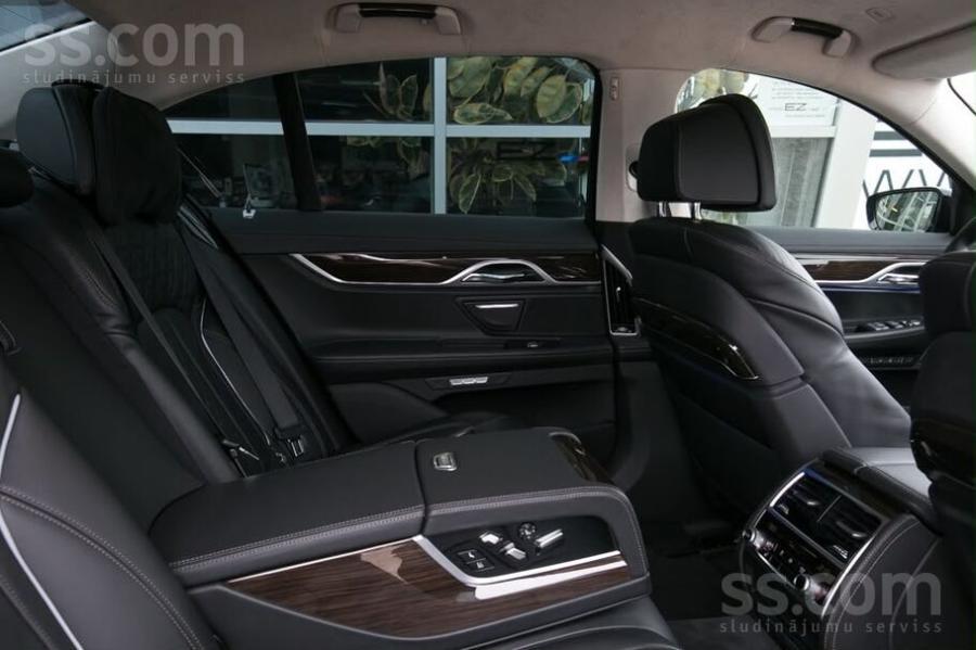 Black BMW 730 2016 in Riga, with an engine capacity of 3.00 L and mileage of 150 thousand km for 29000 €, photo 8 on AUTOMOTO.COM.LV