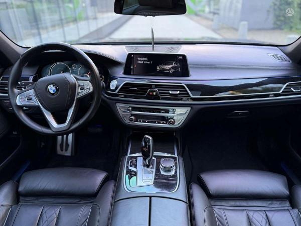 Black BMW 730 2016 in Vilnius, with an engine capacity of 2.99 L and mileage of 275 thousand km for 23900 €, photo 10 on AUTOMOTO.COM.LV