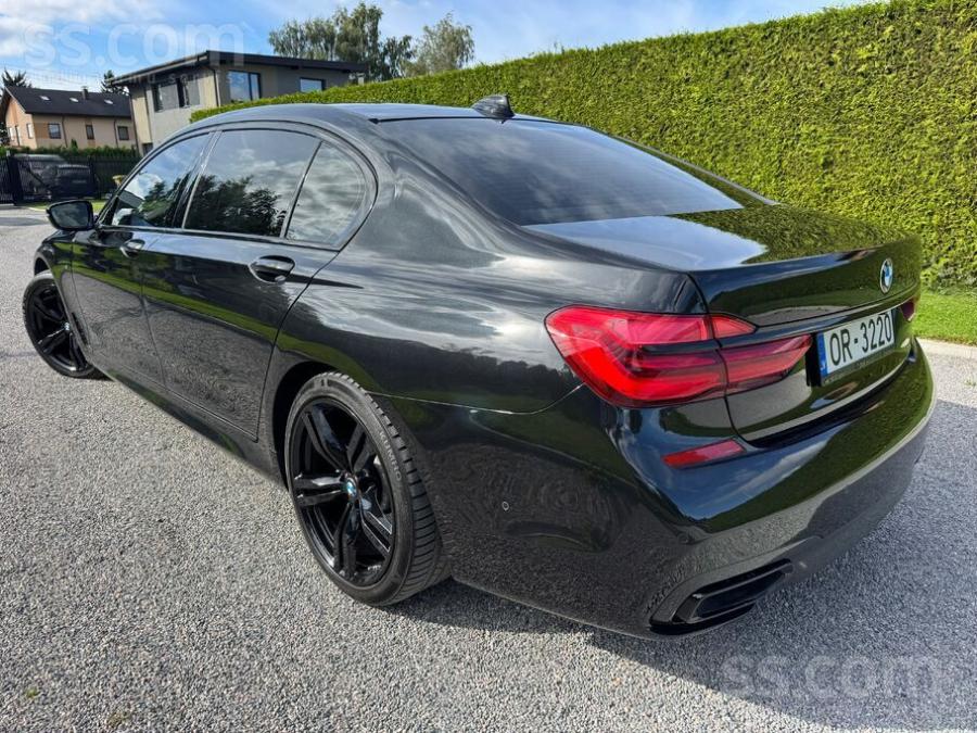 Black BMW 730 2016 in Riga, with an engine capacity of 3.00 L and mileage of 247 thousand km for 27999 €, photo 5 on AUTOMOTO.COM.LV