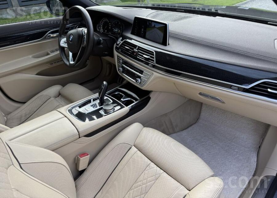 Black BMW 730 2016 in Riga, with an engine capacity of 3.00 L and mileage of 247 thousand km for 27999 €, photo 10 on AUTOMOTO.COM.LV