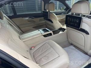 Black BMW 730 2016 in Riga, with an engine capacity of 3.00 L and mileage of 247 thousand km for 27999 €, photo 12 on AUTOMOTO.COM.LV