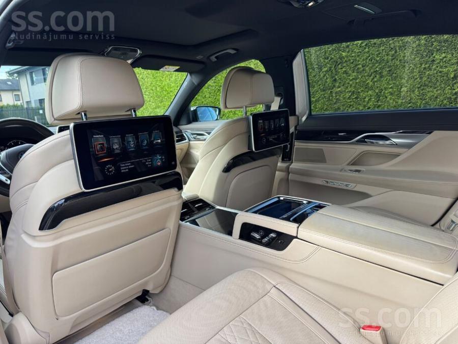 Black BMW 730 2016 in Riga, with an engine capacity of 3.00 L and mileage of 247 thousand km for 27999 €, photo 14 on AUTOMOTO.COM.LV