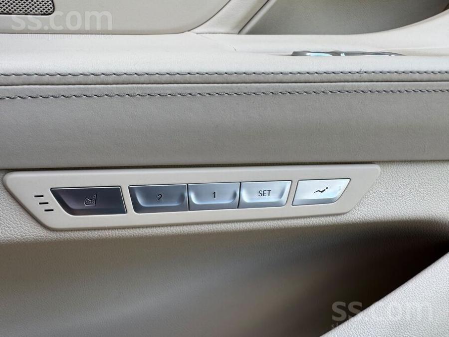 Black BMW 730 2016 in Riga, with an engine capacity of 3.00 L and mileage of 247 thousand km for 27999 €, photo 17 on AUTOMOTO.COM.LV