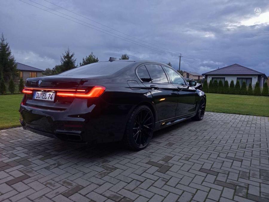Melns BMW 730 2016 Viļņa, ar dzinēja tilpumu 2.99 L un nobraukumu 239 tūkst. km par 15500 €, foto 1 vietnē AUTOMOTO.COM.LV
