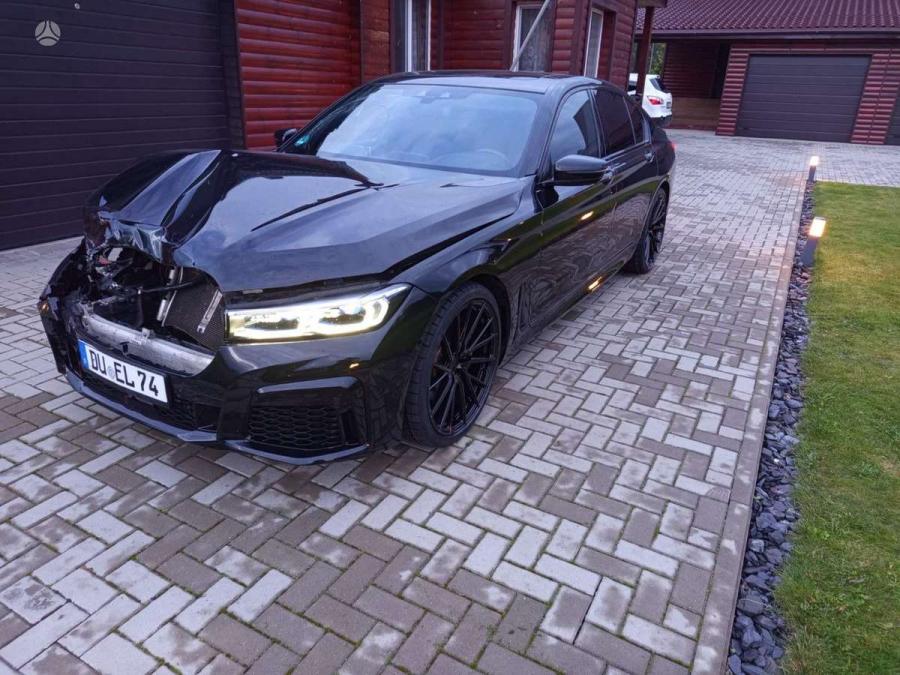 Melns BMW 730 2016 Viļņa, ar dzinēja tilpumu 2.99 L un nobraukumu 239 tūkst. km par 15500 €, foto 6 vietnē AUTOMOTO.COM.LV