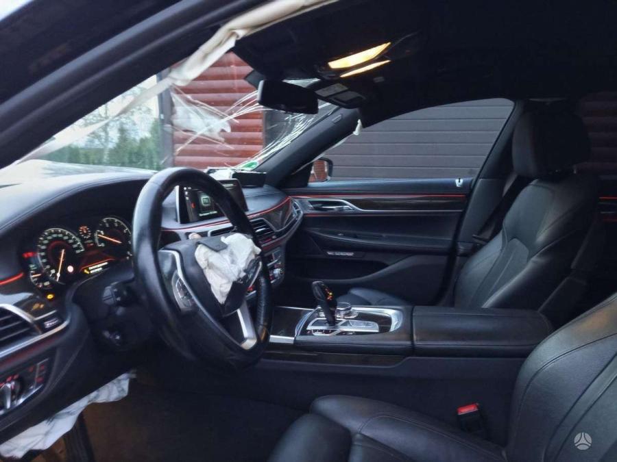 Melns BMW 730 2016 Viļņa, ar dzinēja tilpumu 2.99 L un nobraukumu 239 tūkst. km par 15500 €, foto 8 vietnē AUTOMOTO.COM.LV