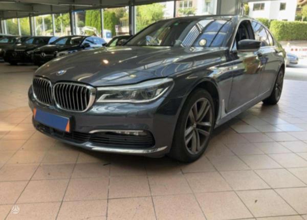 Black BMW 730 2017 in Kaunas, with an engine capacity of 2.99 L and mileage of 195 thousand km for 36890 €, photo 1 on AUTOMOTO.COM.LV