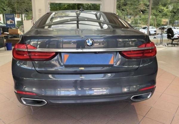 Black BMW 730 2017 in Kaunas, with an engine capacity of 2.99 L and mileage of 195 thousand km for 36890 €, photo 3 on AUTOMOTO.COM.LV