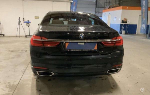 Black BMW 730 2017 in Vilnius, with an engine capacity of 2.99 L and mileage of 198 thousand km for 35500 €, photo 2 on AUTOMOTO.COM.LV