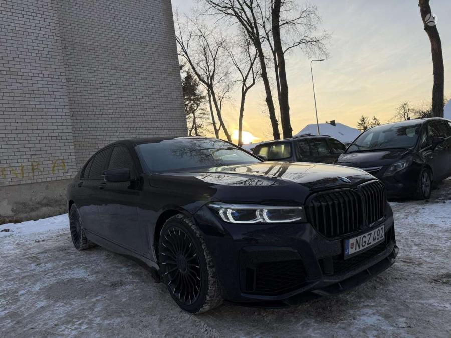 Black BMW 730 2017 in Vilnius, with an engine capacity of 2.99 L and mileage of 190 thousand km for 29500 €, photo 32 on AUTOMOTO.COM.LV