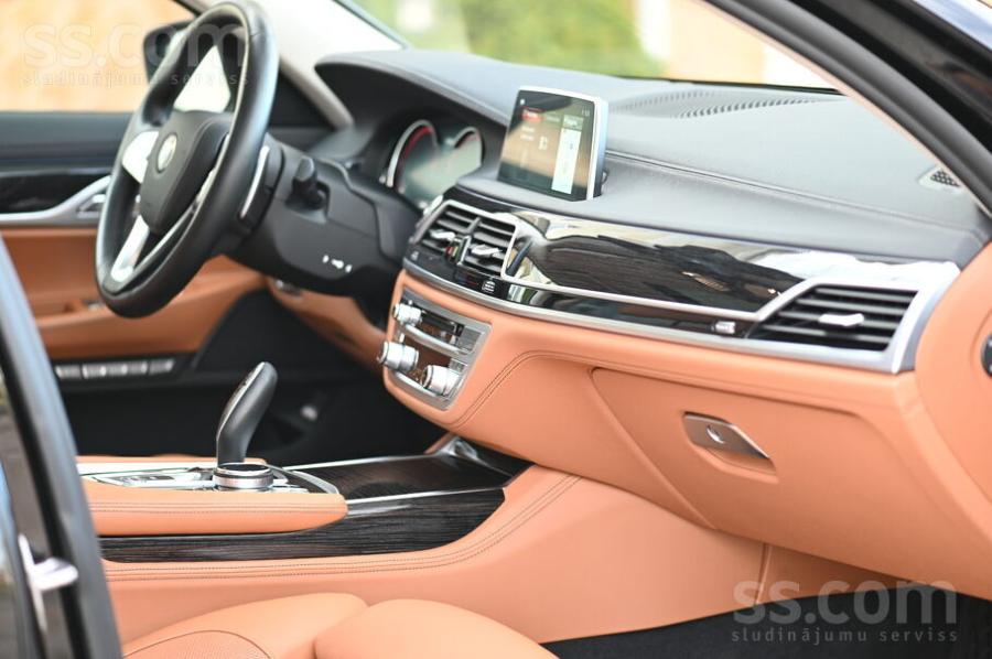 Black BMW 730 2017 in Riga, with an engine capacity of 3.00 L and mileage of 0 thousand km for 27000 €, photo 10 on AUTOMOTO.COM.LV