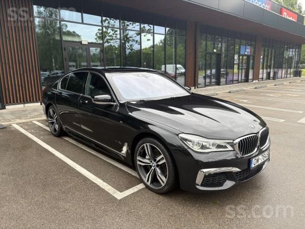 Black BMW 730 2017 in Riga, with an engine capacity of 3.00 L and mileage of 214 thousand km for 26500 €, photo 3 on AUTOMOTO.COM.LV
