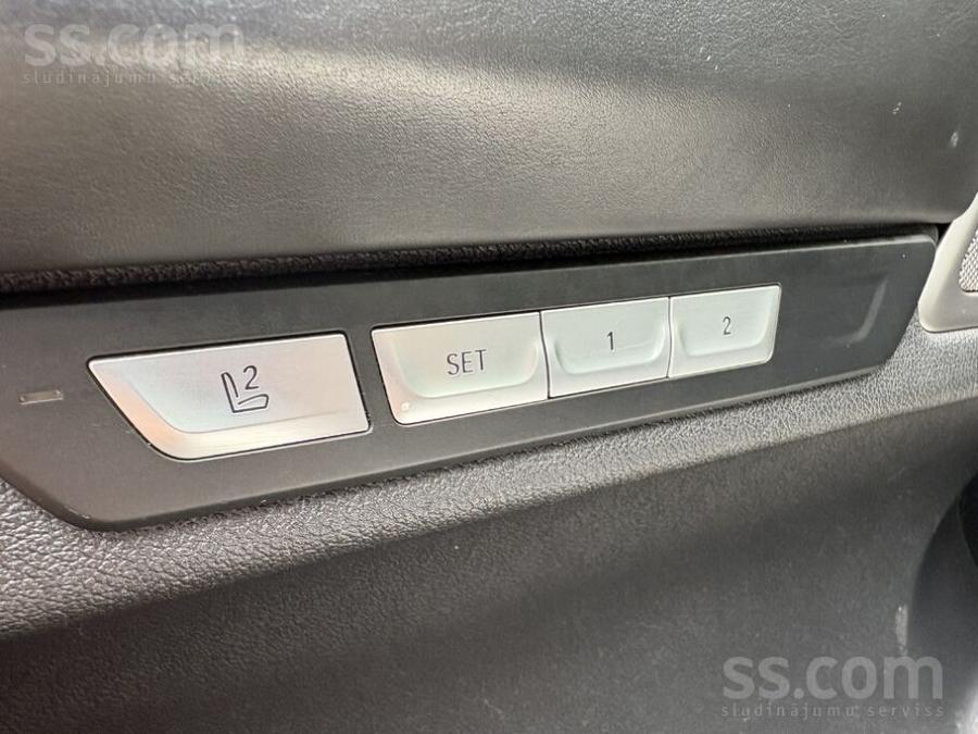 Melns BMW 730 2017 Rīga, ar dzinēja tilpumu 3.00 L un nobraukumu 214 tūkst. km par 26500 €, foto 24 vietnē AUTOMOTO.COM.LV