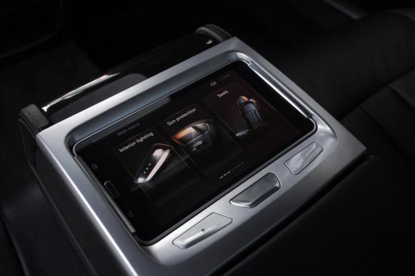 Black BMW 730 2017 in Riga, with an engine capacity of 3.00 L and mileage of 251 thousand km for 23500 €, photo 10 on AUTOMOTO.COM.LV