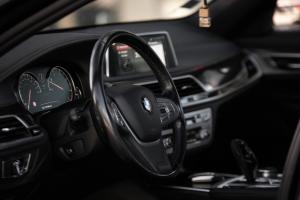 Melns BMW 730 2017 Rīga, ar dzinēja tilpumu 3.00 L un nobraukumu 251 tūkst. km par 23500 €, foto 24 vietnē AUTOMOTO.COM.LV