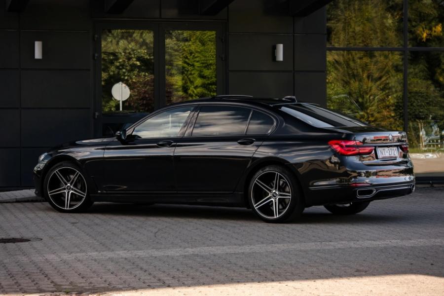 Melns BMW 730 2017 Rīga, ar dzinēja tilpumu 3.00 L un nobraukumu 251 tūkst. km par 23500 €, foto 33 vietnē AUTOMOTO.COM.LV