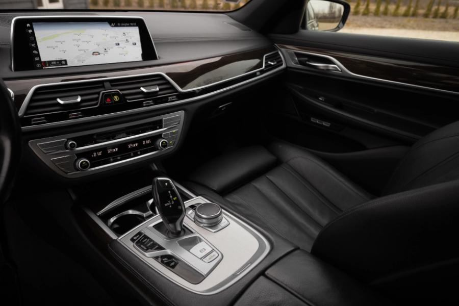 Melns BMW 730 2017 Rīga, ar dzinēja tilpumu 3.00 L un nobraukumu 251 tūkst. km par 23500 €, foto 38 vietnē AUTOMOTO.COM.LV