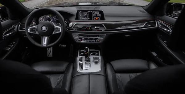 Black BMW 730 2017 in Jelgava, with an engine capacity of 3.00 L and mileage of 152 thousand km for 31900 €, photo 9 on AUTOMOTO.COM.LV