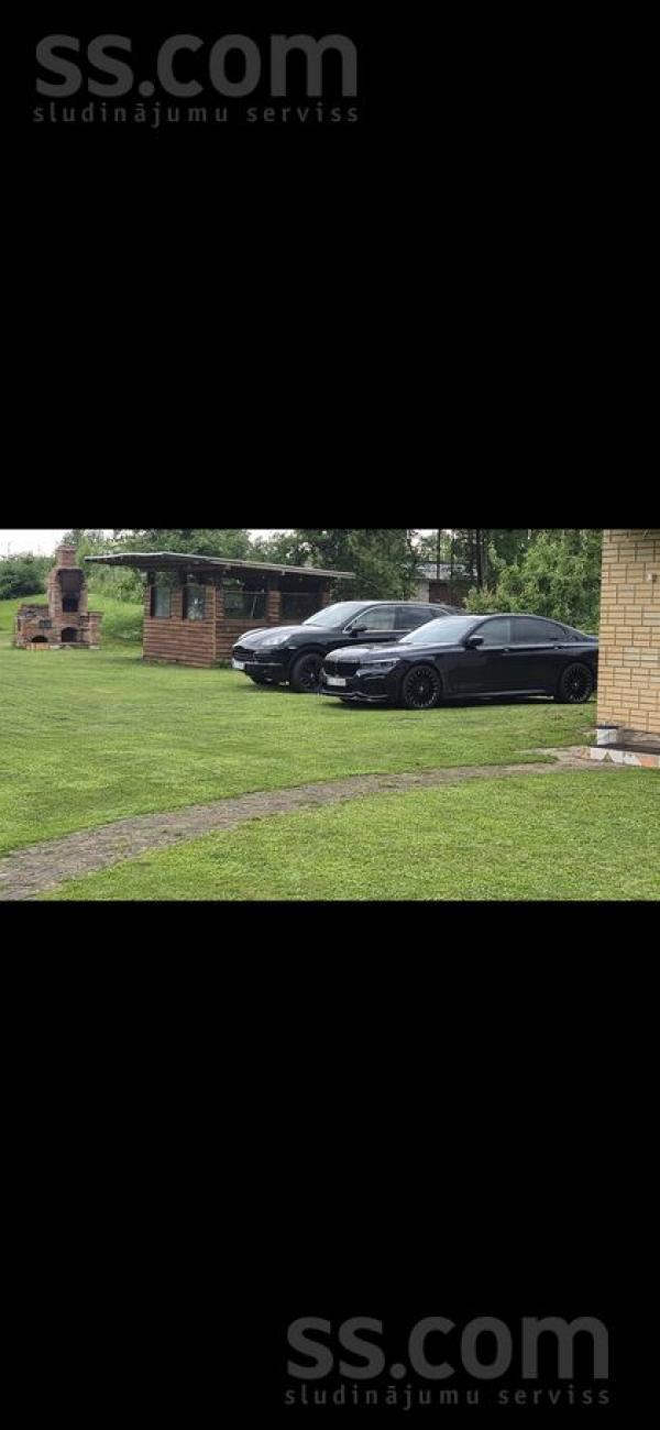 Black BMW 730 2017 in Bauska, with an engine capacity of 3.00 L and mileage of 220 thousand km for 29500 €, photo 5 on AUTOMOTO.COM.LV
