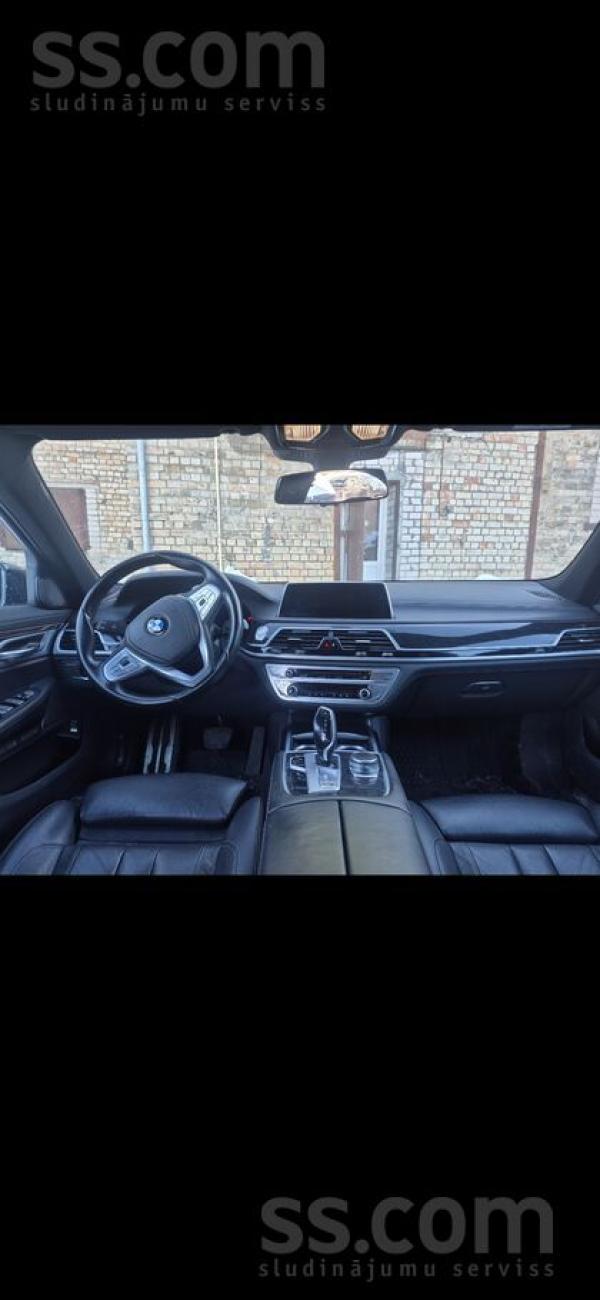 Black BMW 730 2017 in Bauska, with an engine capacity of 3.00 L and mileage of 220 thousand km for 29500 €, photo 9 on AUTOMOTO.COM.LV