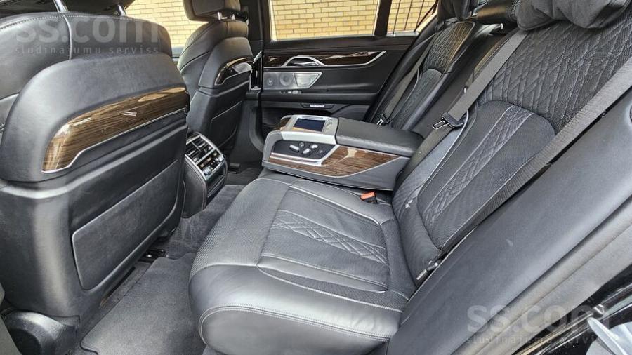 Melns BMW 730 2018 Limbaži, ar dzinēja tilpumu 3.00 L un nobraukumu 98 tūkst. km par 39900 €, foto 26 vietnē AUTOMOTO.COM.LV