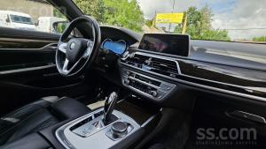 Melns BMW 730 2018 Limbaži, ar dzinēja tilpumu 3.00 L un nobraukumu 98 tūkst. km par 39900 €, foto 33 vietnē AUTOMOTO.COM.LV