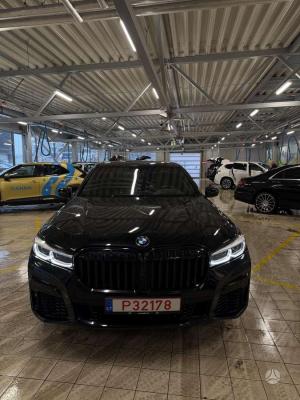 Black BMW 730 2018 in Vilnius, with an engine capacity of 2.99 L and mileage of 176 thousand km for 29999 €, photo  on AUTOMOTO.COM.LV