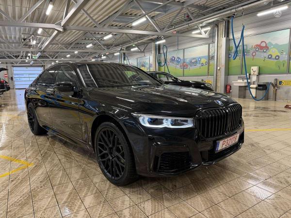Black BMW 730 2018 in Vilnius, with an engine capacity of 2.99 L and mileage of 176 thousand km for 29999 €, photo 3 on AUTOMOTO.COM.LV