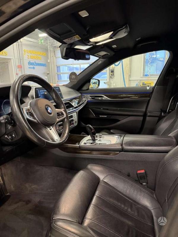 Black BMW 730 2018 in Vilnius, with an engine capacity of 2.99 L and mileage of 176 thousand km for 29999 €, photo 9 on AUTOMOTO.COM.LV