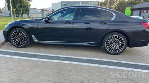 Black BMW 730 2018 in Riga, with an engine capacity of 3.00 L and mileage of 159 thousand km for 27500 €, photo 3 on AUTOMOTO.COM.LV