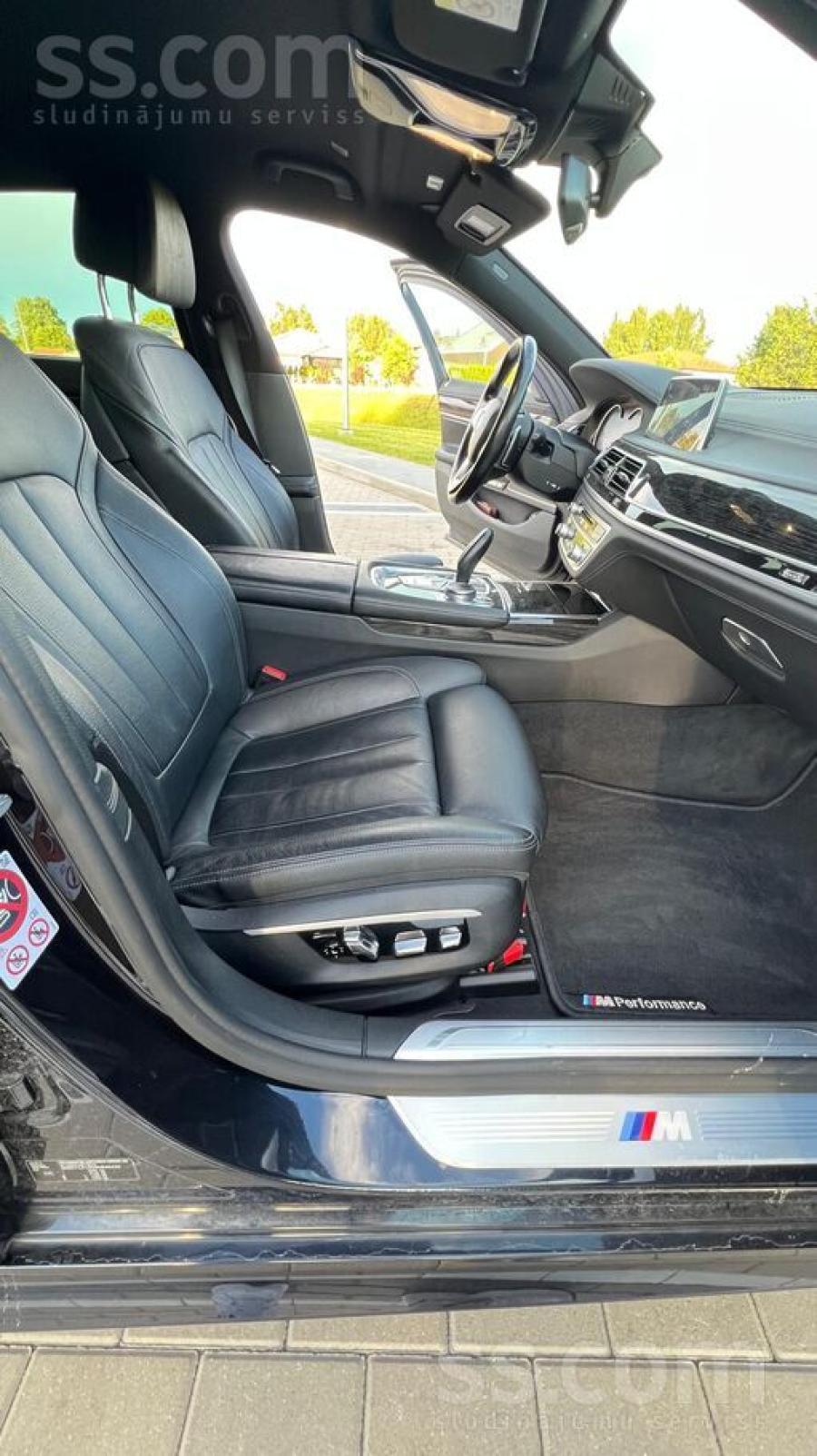 Black BMW 730 2018 in Riga, with an engine capacity of 3.00 L and mileage of 159 thousand km for 27500 €, photo 11 on AUTOMOTO.COM.LV