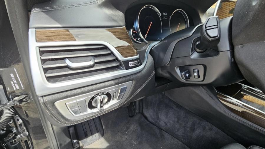 Melns BMW 730 2018 Rīga, ar dzinēja tilpumu 3.00 L un nobraukumu 98 tūkst. km par 39900 €, foto 12 vietnē AUTOMOTO.COM.LV