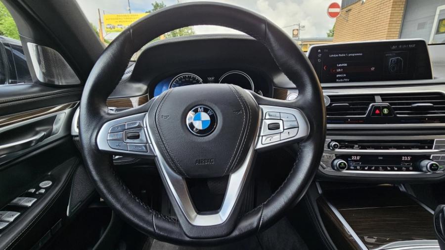 Melns BMW 730 2018 Rīga, ar dzinēja tilpumu 3.00 L un nobraukumu 98 tūkst. km par 39900 €, foto 17 vietnē AUTOMOTO.COM.LV