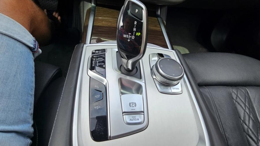 Melns BMW 730 2018 Rīga, ar dzinēja tilpumu 3.00 L un nobraukumu 98 tūkst. km par 39900 €, foto 27 vietnē AUTOMOTO.COM.LV