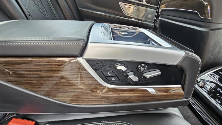 Melns BMW 730 2018 Rīga, ar dzinēja tilpumu 3.00 L un nobraukumu 98 tūkst. km par 39900 €, foto 42 vietnē AUTOMOTO.COM.LV