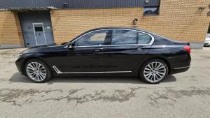 Black BMW 730 2018 in Riga, with an engine capacity of 3.00 L and mileage of 98 thousand km for 39900 €, photo 9 on AUTOMOTO.COM.LV