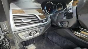 Black BMW 730 2018 in Riga, with an engine capacity of 3.00 L and mileage of 98 thousand km for 39900 €, photo 12 on AUTOMOTO.COM.LV