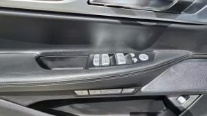 Black BMW 730 2018 in Riga, with an engine capacity of 3.00 L and mileage of 98 thousand km for 39900 €, photo 14 on AUTOMOTO.COM.LV