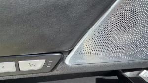 Black BMW 730 2018 in Riga, with an engine capacity of 3.00 L and mileage of 98 thousand km for 39900 €, photo 15 on AUTOMOTO.COM.LV