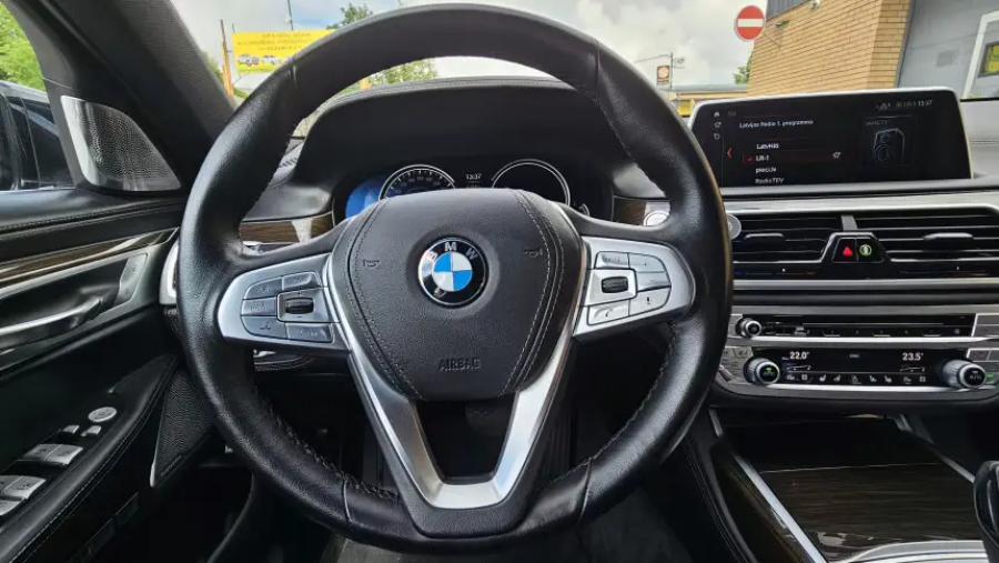 Black BMW 730 2018 in Riga, with an engine capacity of 3.00 L and mileage of 98 thousand km for 39900 €, photo 17 on AUTOMOTO.COM.LV